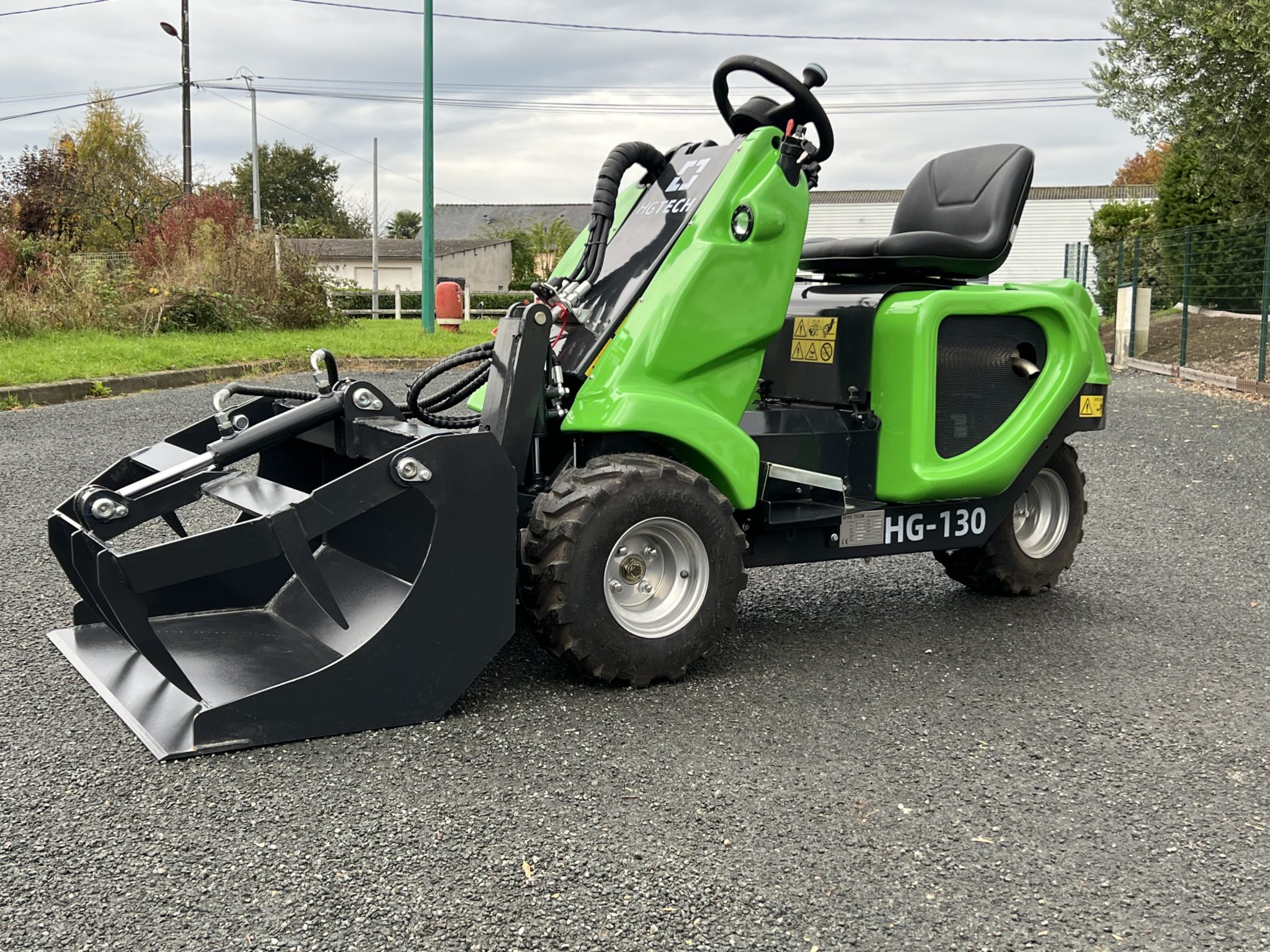 Mini valet de ferme HG-130 – Valet compact 3 roues moteur 22CV | HG-TECH.fr